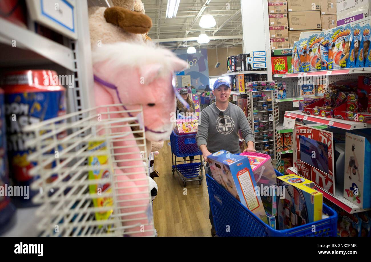 Jef Shell of Franklin County makes his way through the store aisles of ...