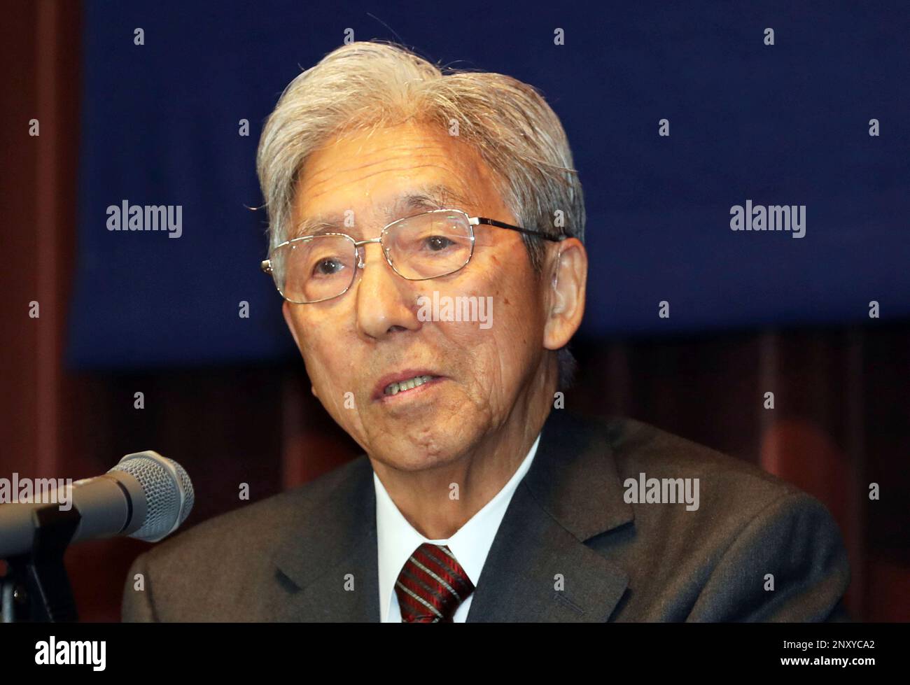 Professor Seiji Ogawa of Tohoku Fukushi University delivers a lecture during an award ceremony ...