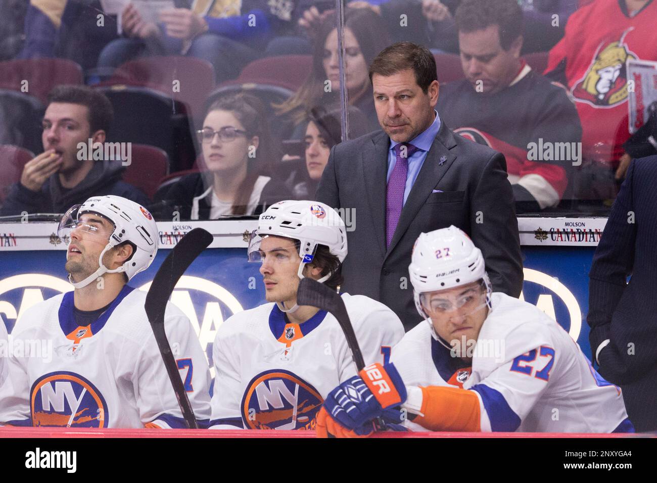 November 25, 2017: New York Islanders Head Coach Doug Weight during the ...