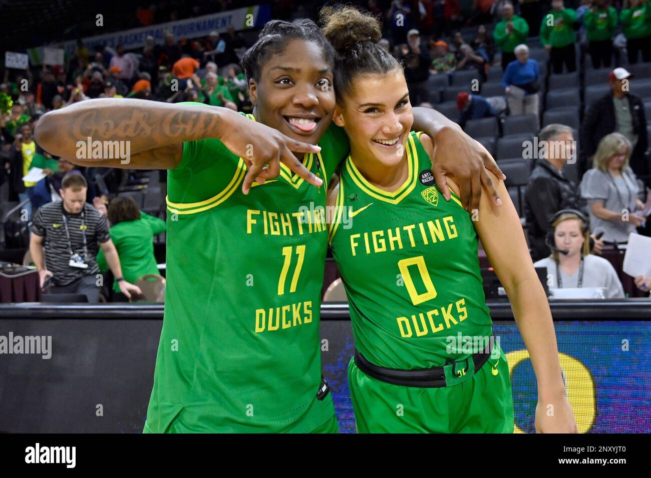 Oregon forward Taylor Hosendove (11) and guard Taya Hanson (0 ...