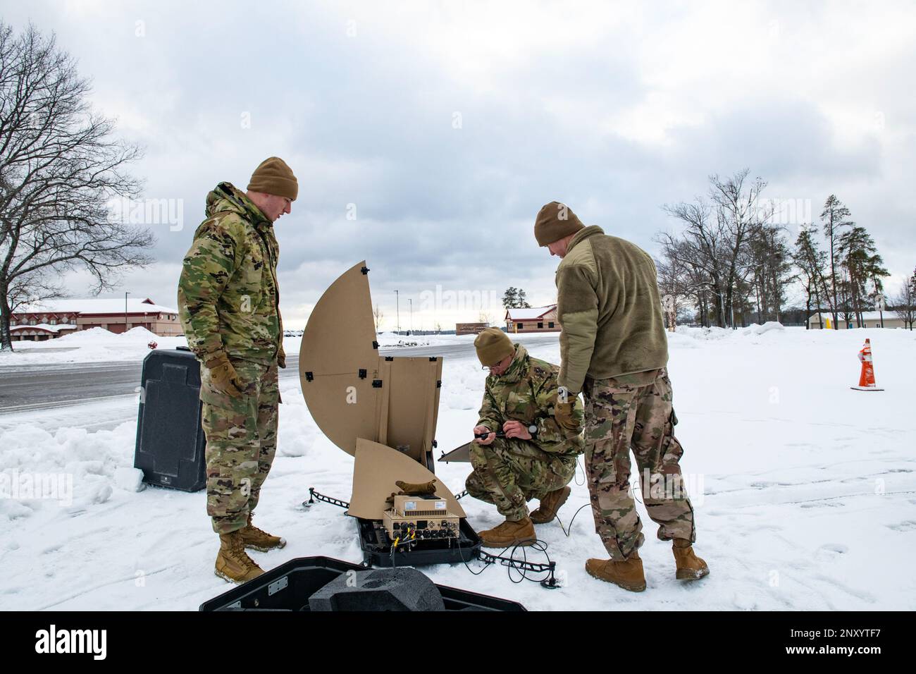 U.S. Air Force Airmen from the 290th Joint Communications Support ...