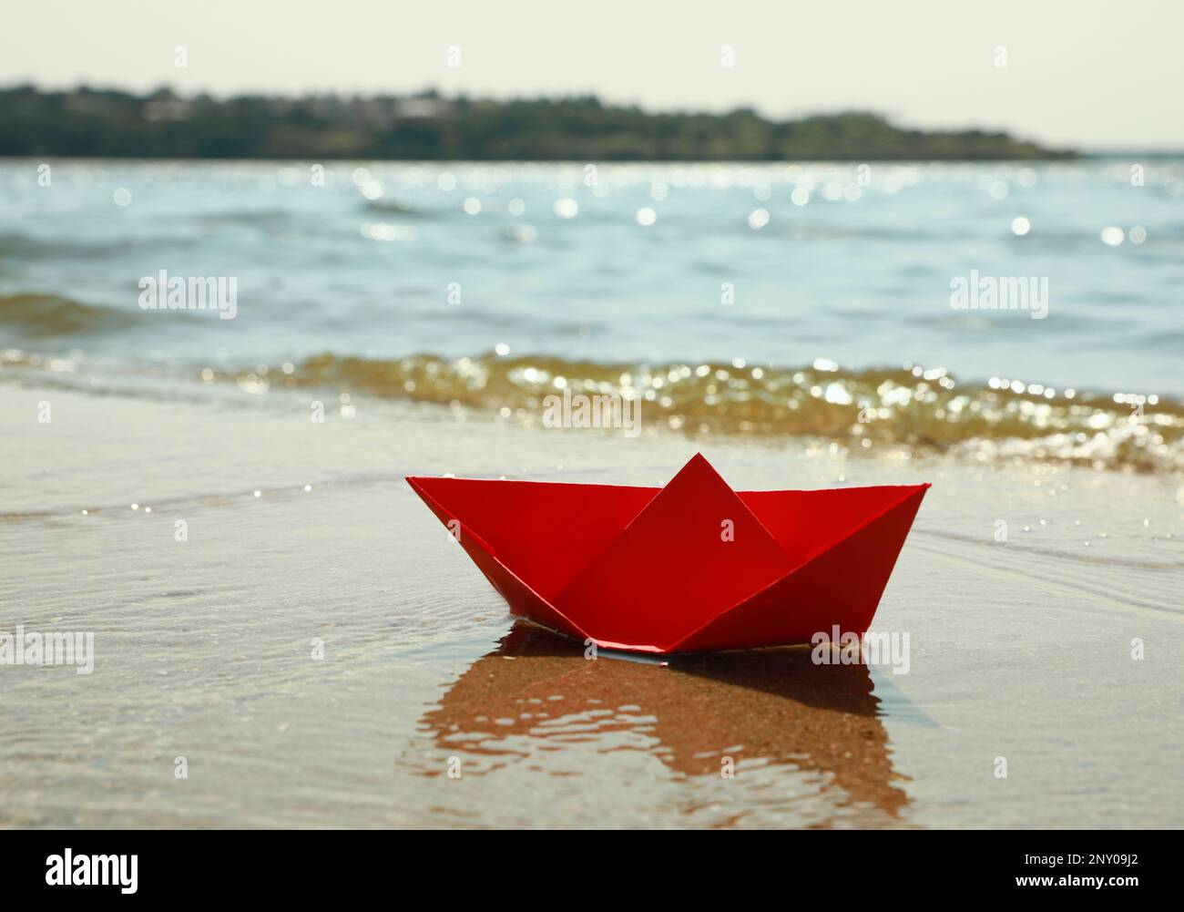 Papercraft ship hi-res stock photography and images - Alamy