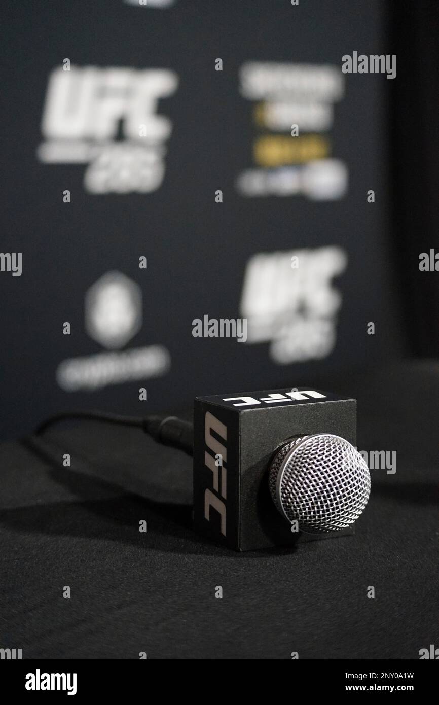 LAS VEGAS, NV - MARCH 1: An official UFC microphone at the UFC 285 ...