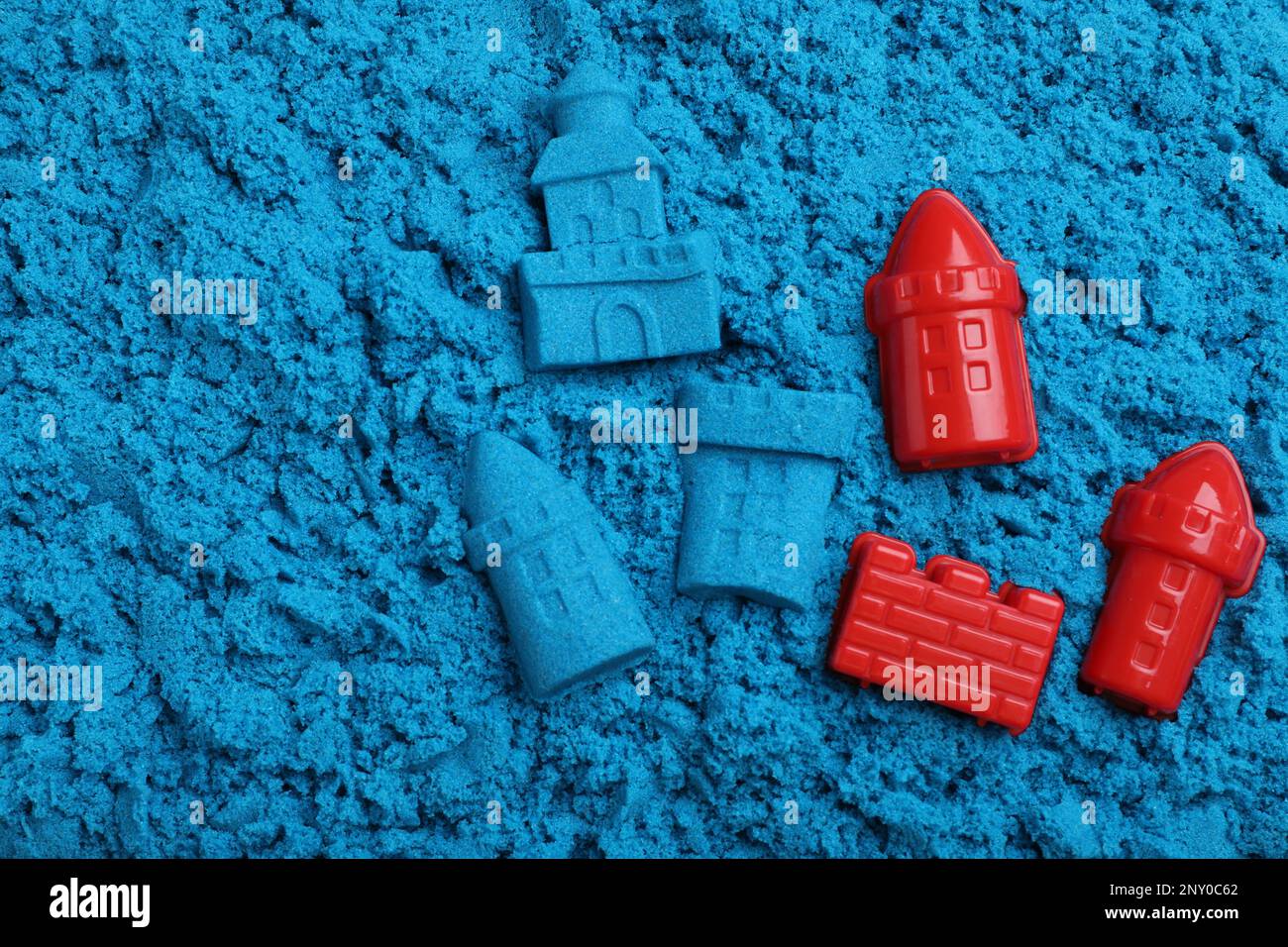 Blue kinetic sand hi-res stock photography and images - Alamy