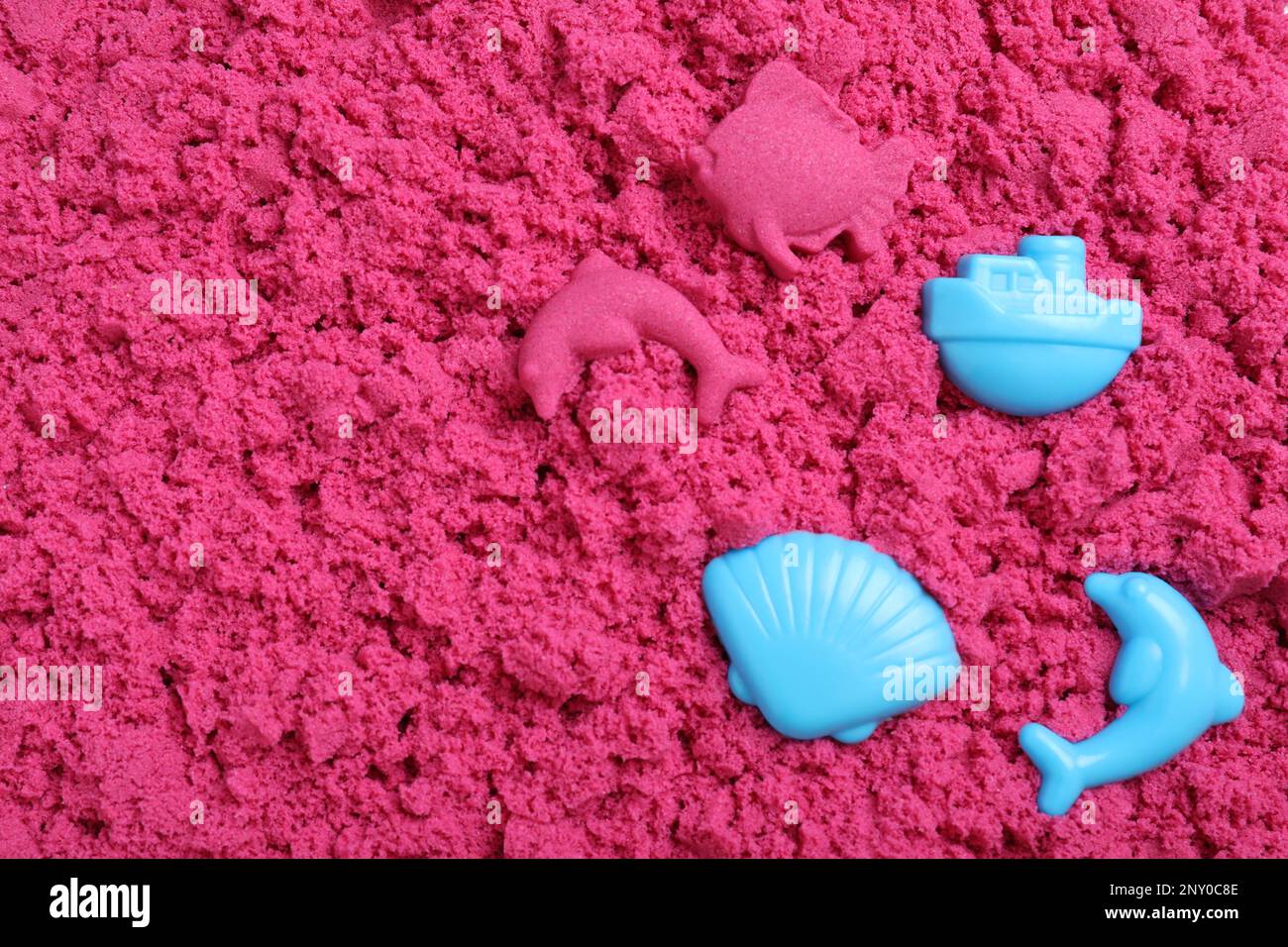Pink kinetic sand hi-res stock photography and images - Alamy