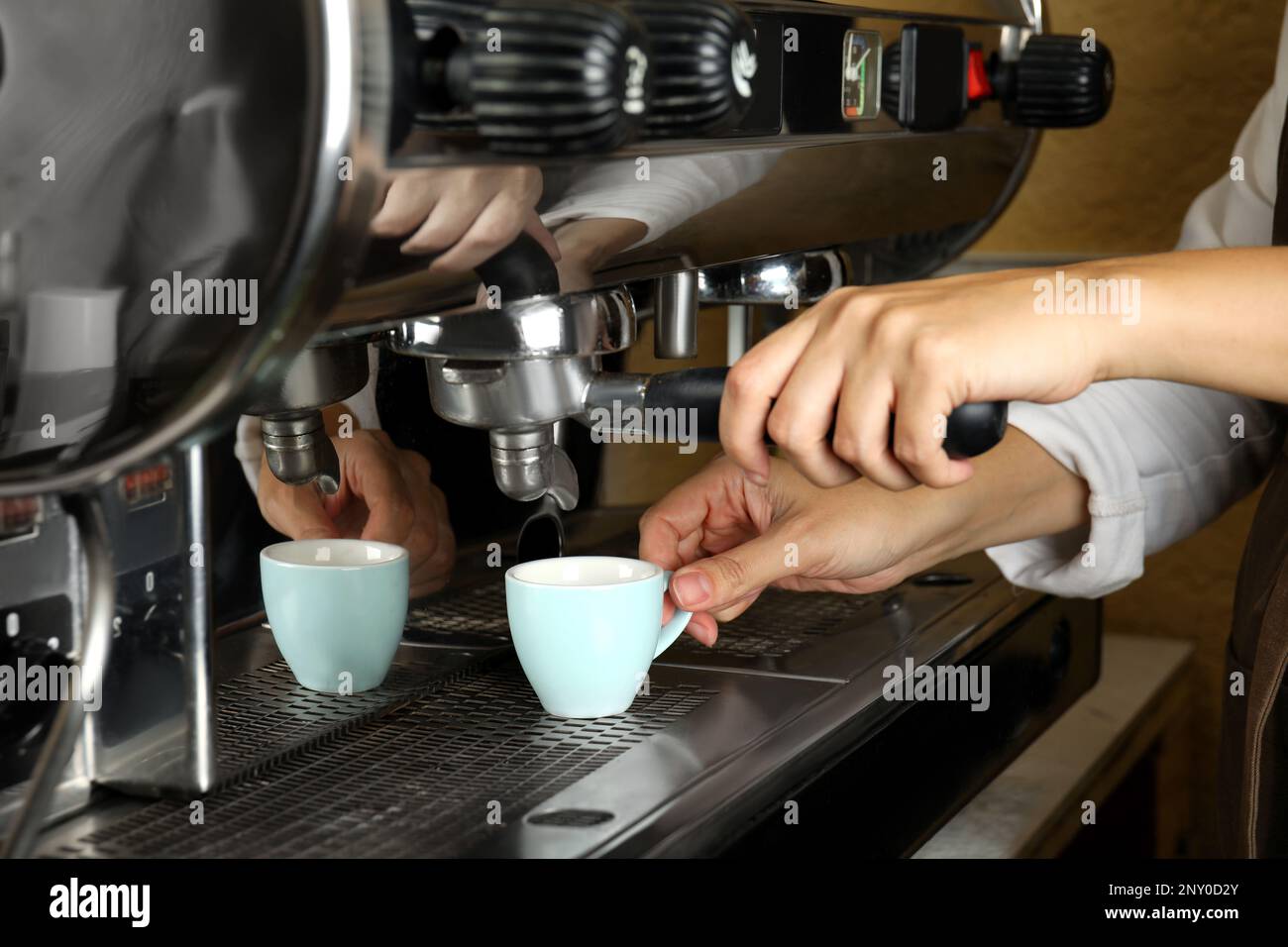 Barista making espresso hi-res stock photography and images - Alamy