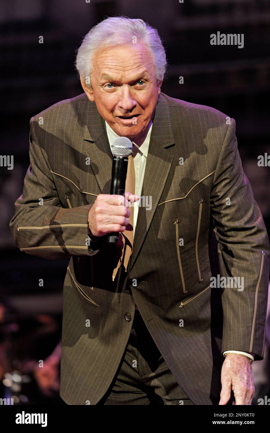 Mel Tillis performs during Tootsie's Orchid Lounge 50th Anniversary ...