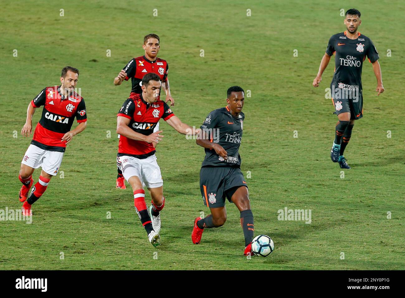 Flamengo vs. Corinthians - Rodolpho player from Flamengo plays with Jo ...