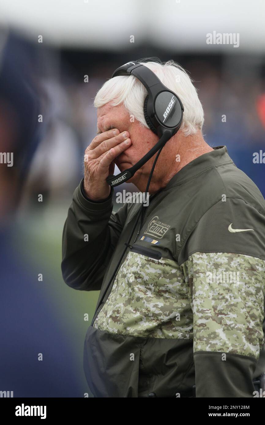 LOS ANGELES, CA - NOVEMBER 12: Wade Phillips defensive coordinator of ...