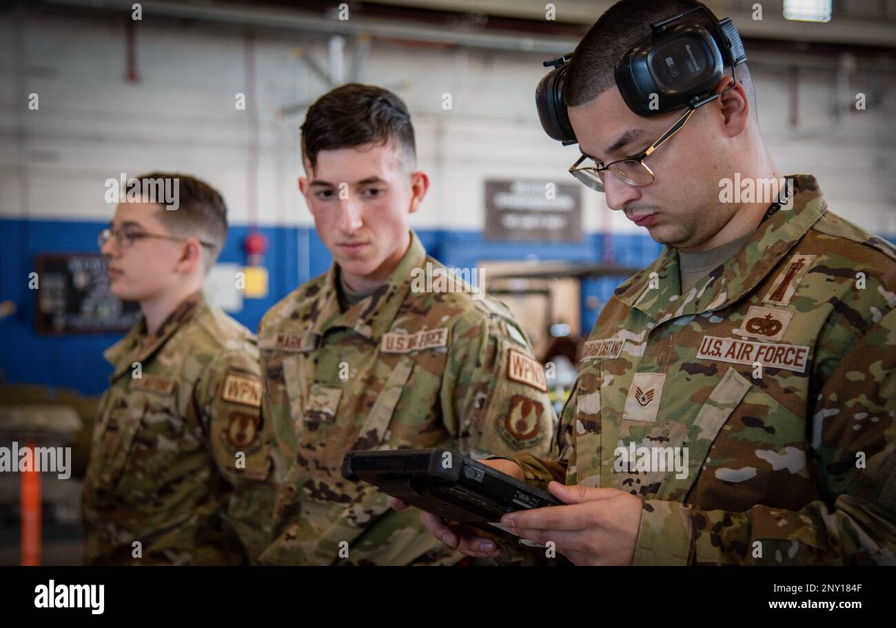 96th aircraft maintenance squadron hi-res stock photography and images ...