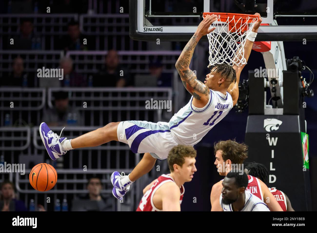 Kansas State forward Keyontae Johnson (11) dunks against Oklahoma ...