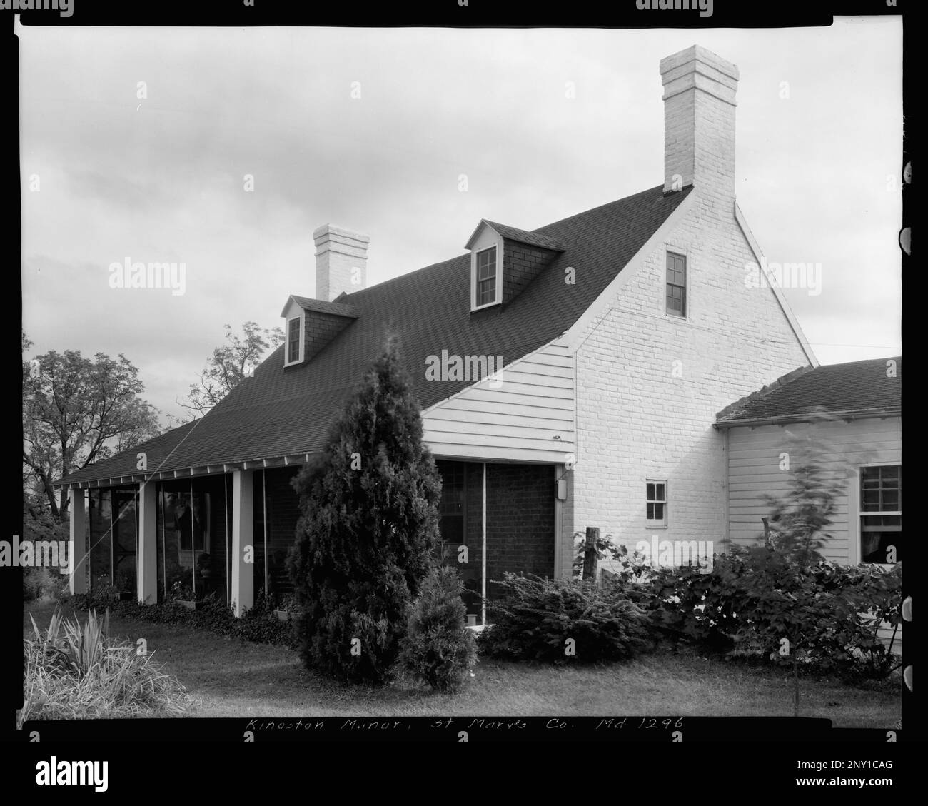 Manor gardens Black and White Stock Photos & Images - Alamy