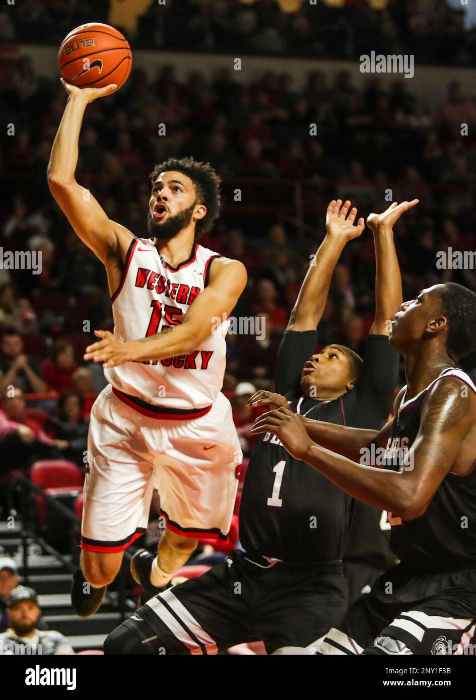Western Kentucky Hilltoppers guard Darius Thompson (15) shoots while ...