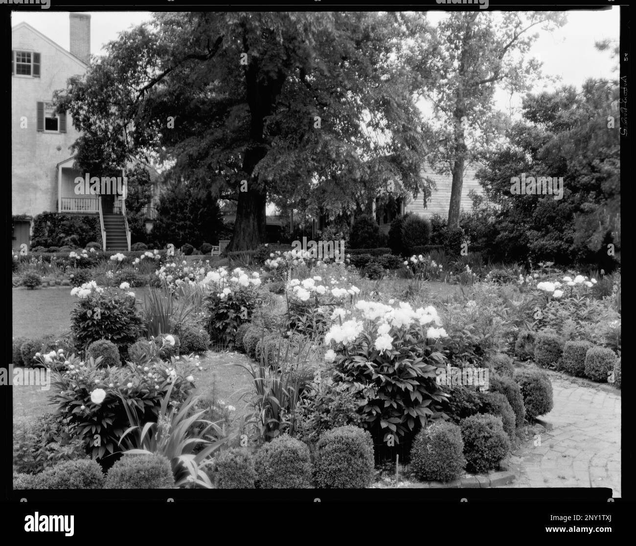 Gardens historic mansions Black and White Stock Photos & Images - Alamy