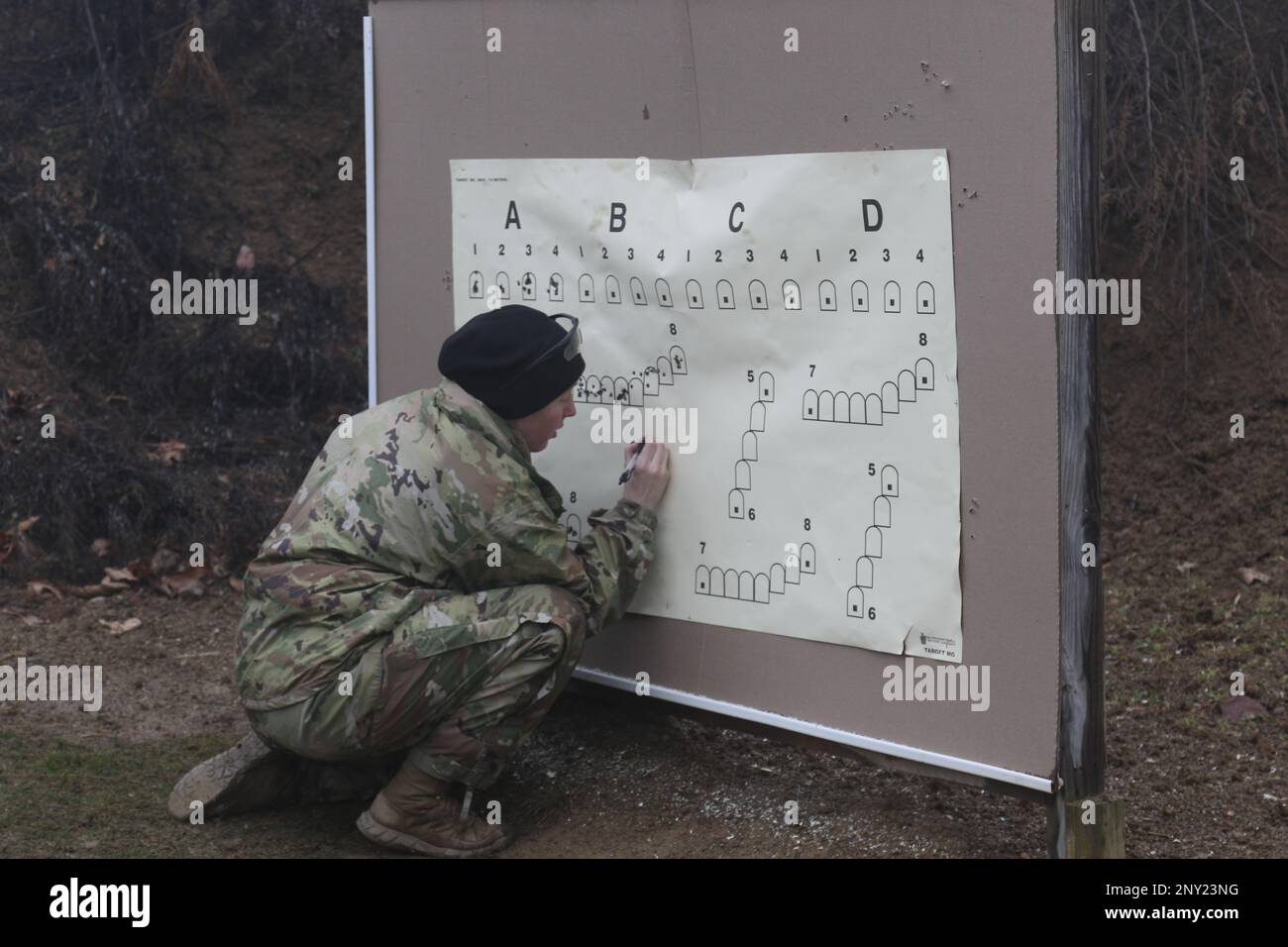 U.S. Soldiers with the Pennsylvania National Guard train with M240B ...