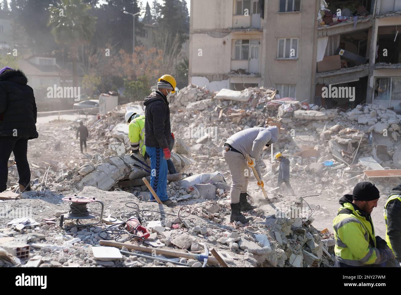 Turkey earthquake 2023 collapse hi-res stock photography and images - Alamy