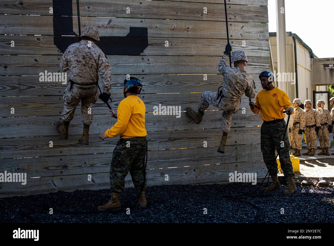 Recruits with Hotel Company, 2nd Recruit Training Battalion, execute ...