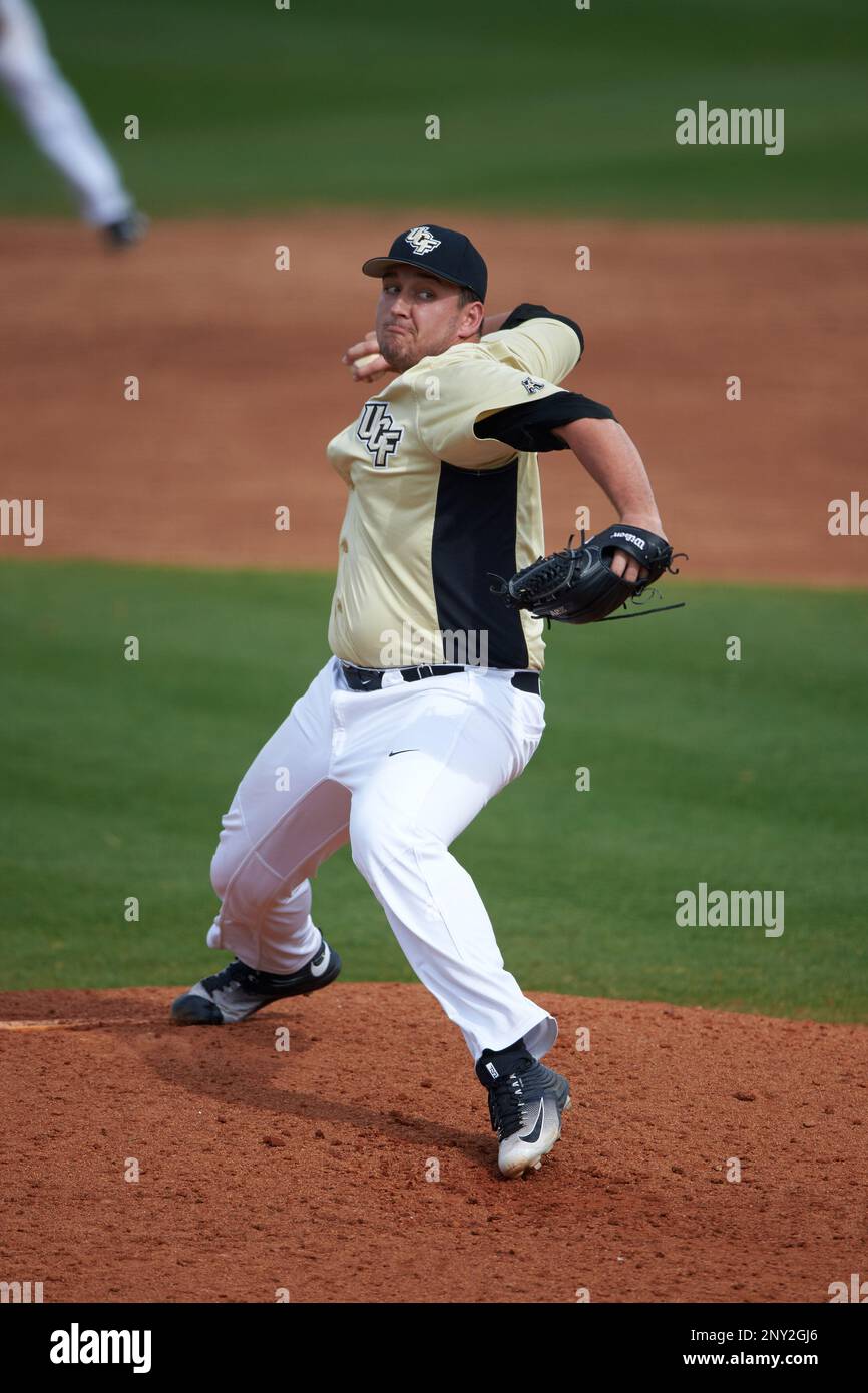 UCF Knights relief pitcher Trent Thompson (42) delivers a pitch during ...