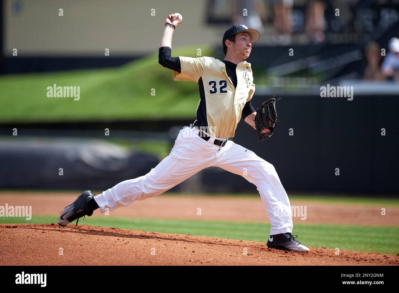 UCF Knights relief pitcher Thaddeus Ward (32) delivers a pitch during a ...