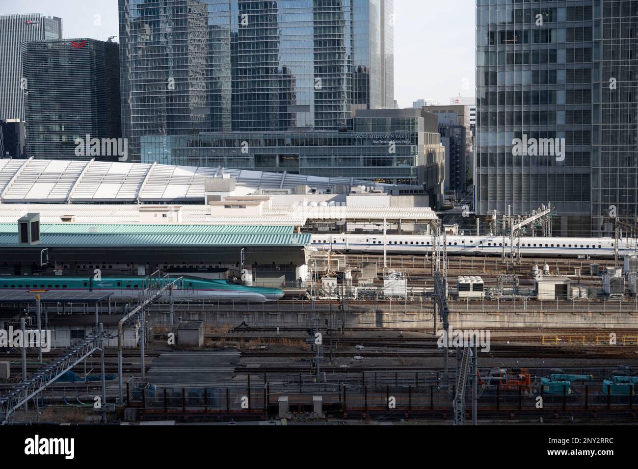 Tokyo, Japan. 6th Feb, 2023. A JR East E5 series Shinkansen (green) at ...