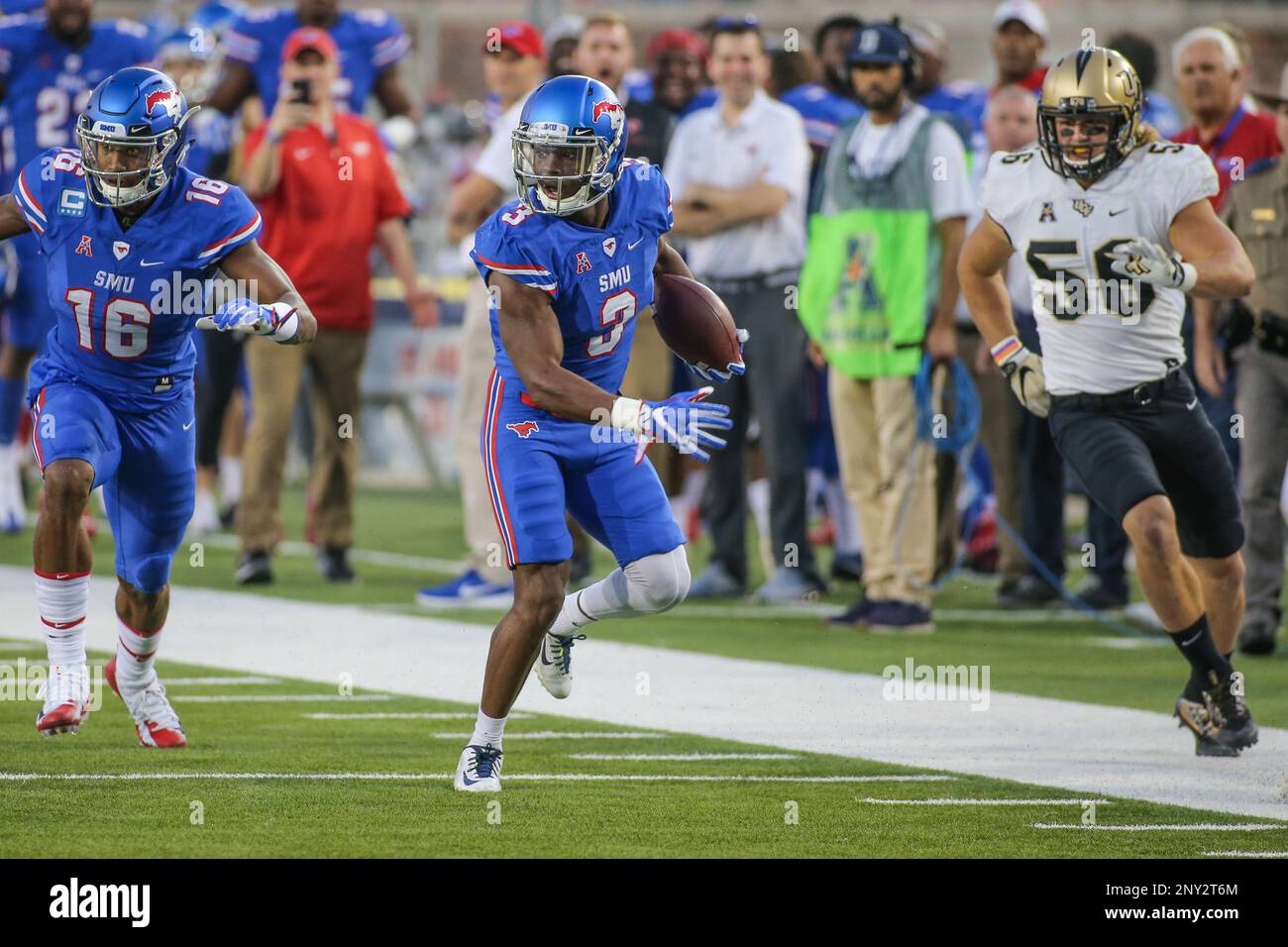 DALLAS, TX - NOVEMBER 04: Southern Methodist Mustangs wide receiver ...