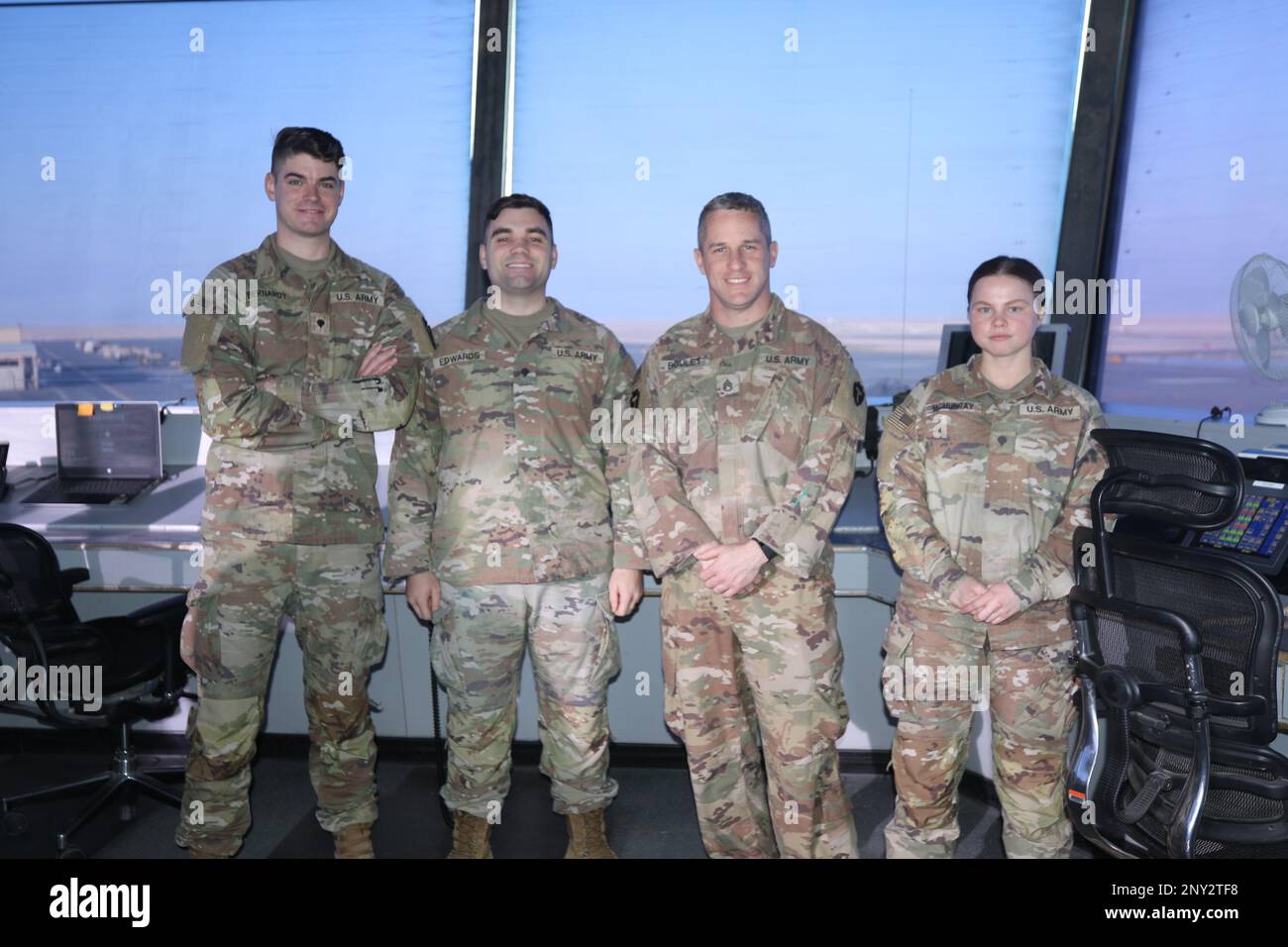 U.S. Army air traffic controllers from Foxtrot Company, 2-149th GSAB ...