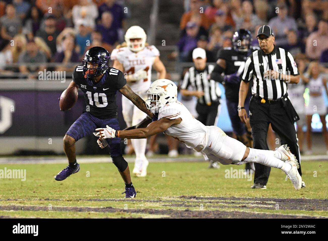 November 4, 2017: TCU Horned Frogs wide receiver Desmon White (10) gets ...