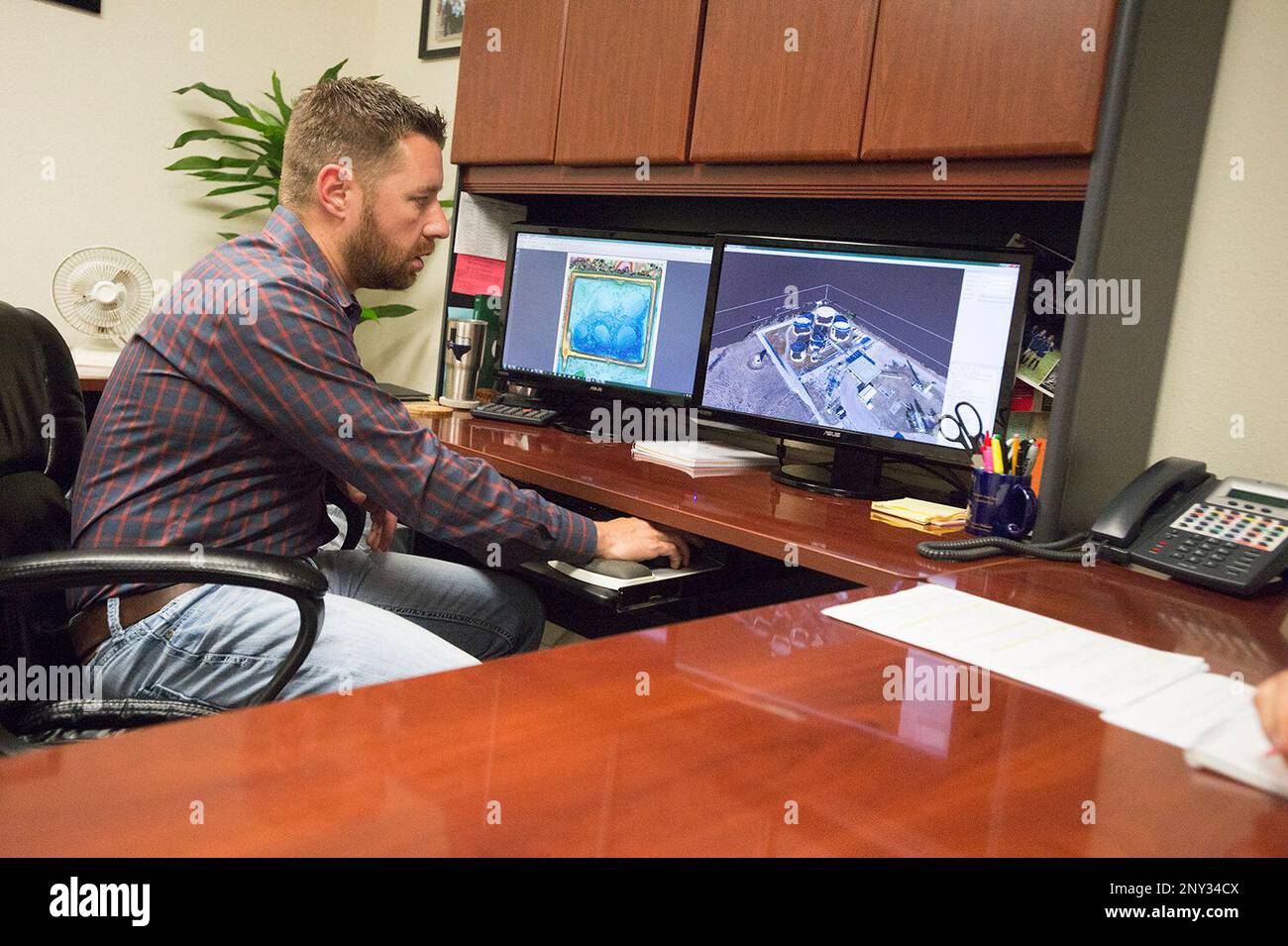 Clay collier hi-res stock photography and images - Alamy