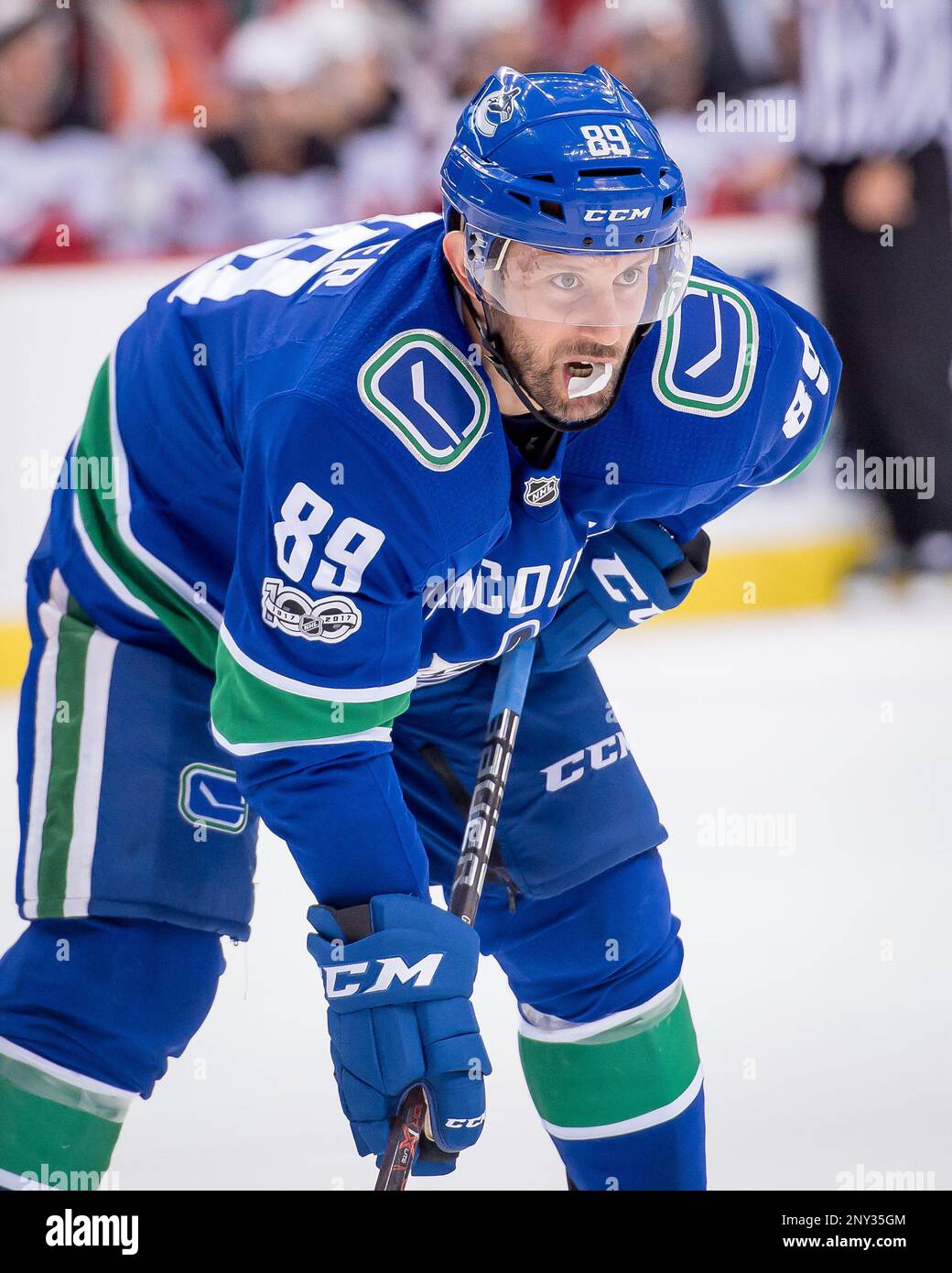 November 1, 2017: Canucks center Sam Gagner (89) waiting for the face ...