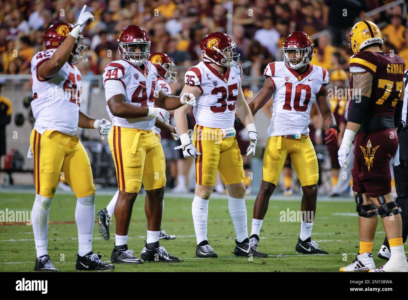 TEMPE, AZ - OCTOBER 28: USC Trojans linebacker Cameron Smith (35), USC ...