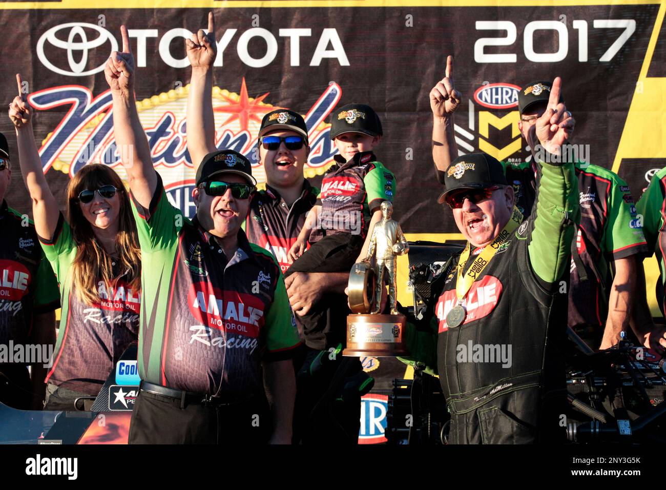 LAS VEGAS, NV - OCTOBER 29: Terry McMillen (21 TF) NHRA Top Fuel ...