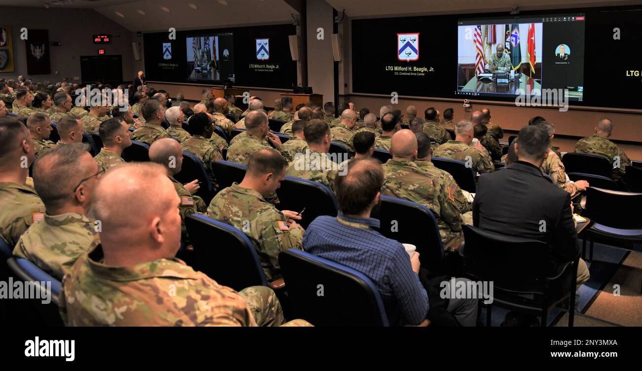 Commander of the combined arms center hi-res stock photography and ...