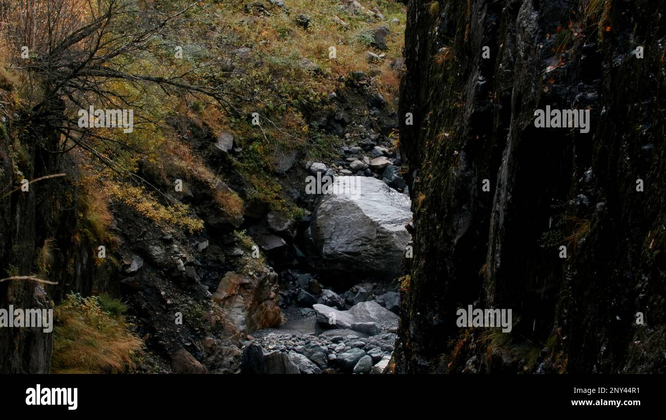 Glaciers on mountain tops hi-res stock photography and images - Alamy