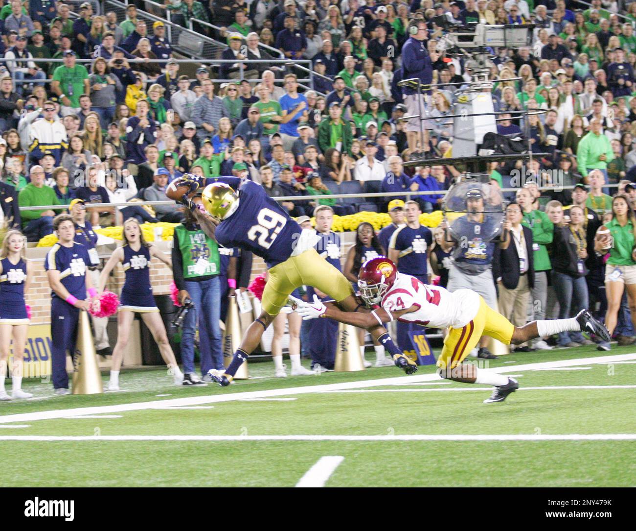 Notre Dame Fighting Irish wide receiver Kevin Stepherson (29) makes a ...