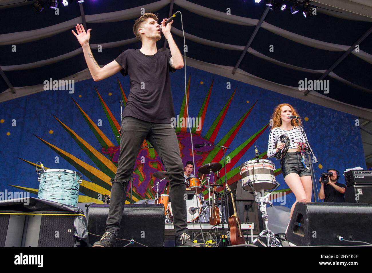 Gary Larsen and Nora Patterson of Royal Teeth perform during the New ...