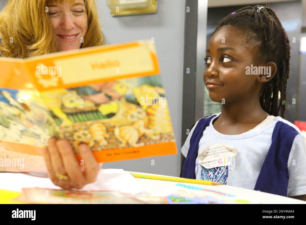 In this Sept. 18, 2017, photo, Angie Sanders helps Kania Powell, 5 ...