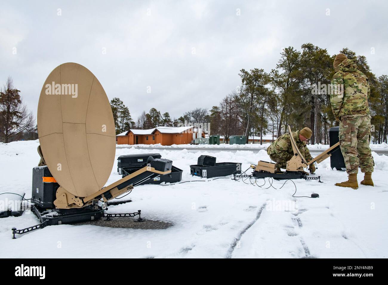 U.S. Air Force Airmen from the 290th Joint Communications Support ...