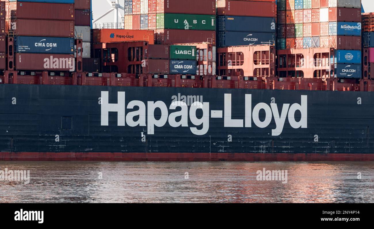 Hamburg, Germany. 01st Mar, 2023. The Hapag-Lloyd containership Osaka ...