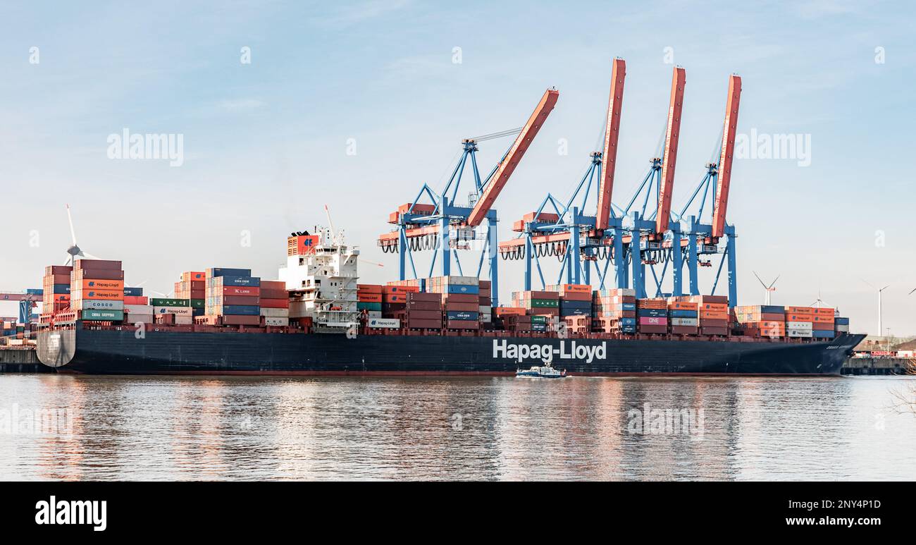 Hamburg, Germany. 01st Mar, 2023. The Hapag-Lloyd containership Osaka ...