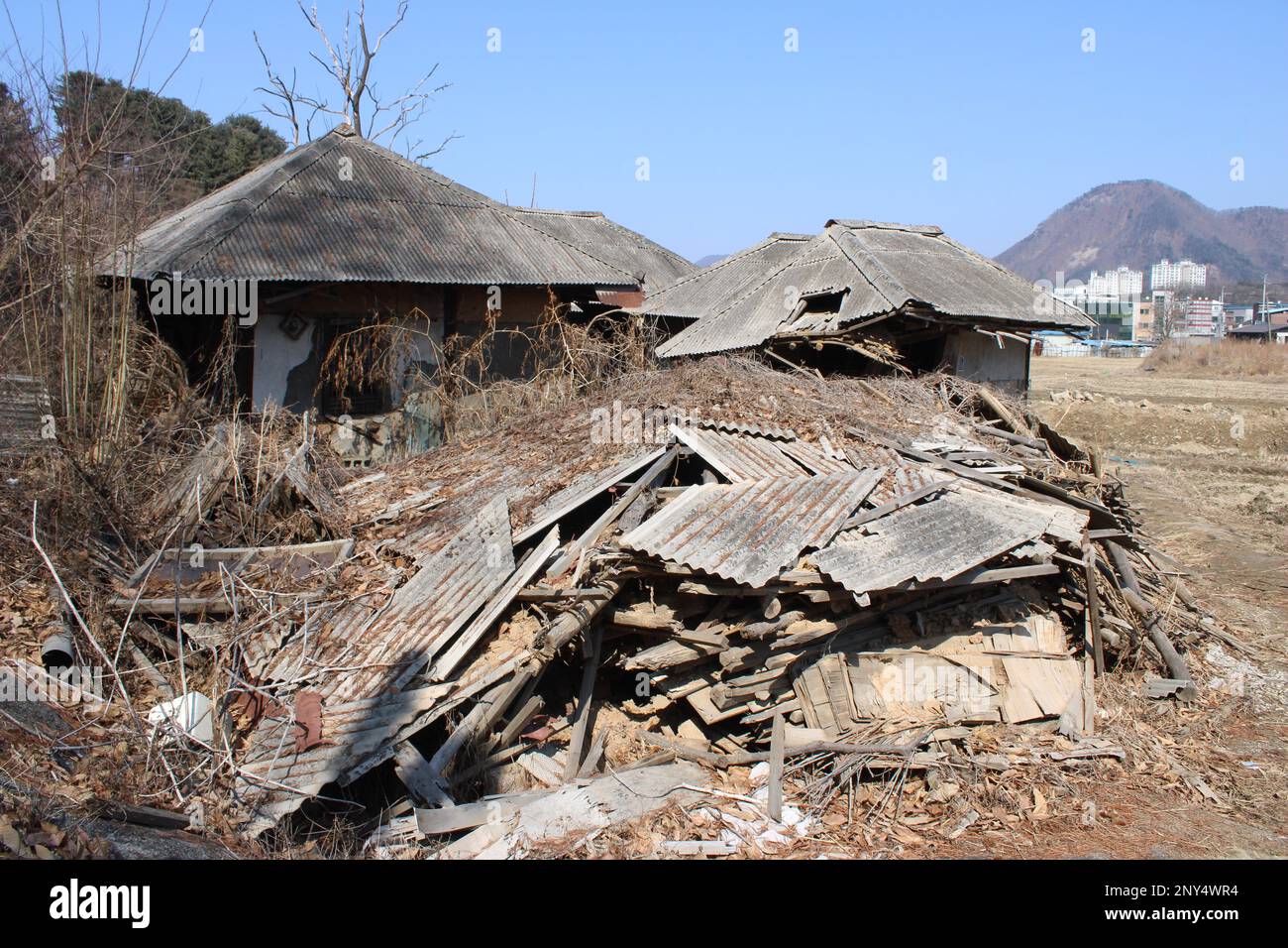 Rundown house hi-res stock photography and images - Alamy