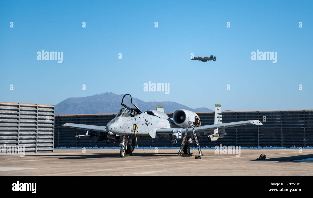 An A-10C Thunderbolt II assigned to the U.S. Air Force 25th Fighter ...