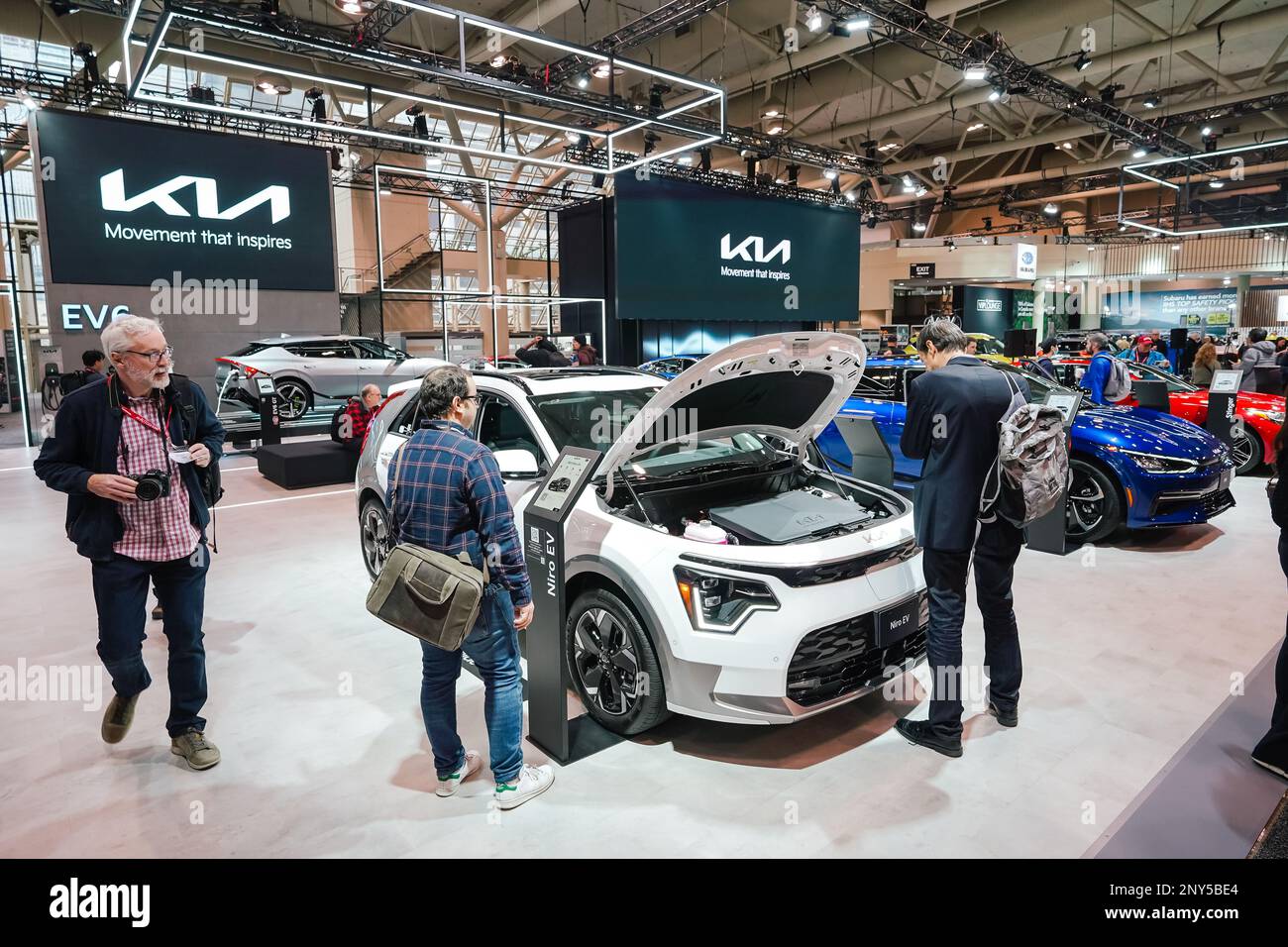 Kia car showroom hi-res stock photography and images - Alamy