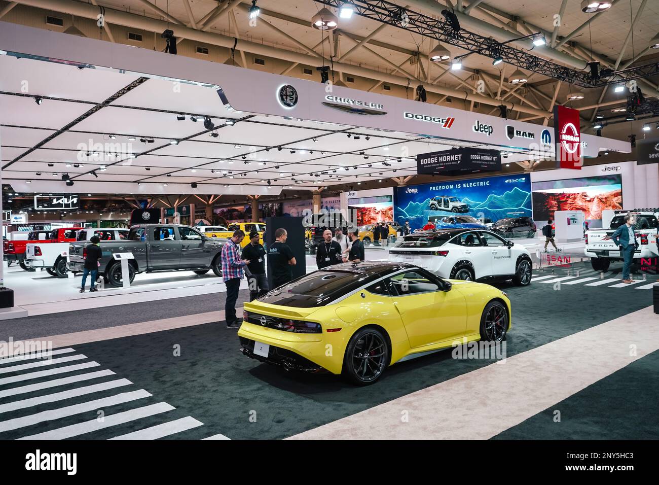 Overhead view of a half empty car show consumer event Stock Photo - Alamy