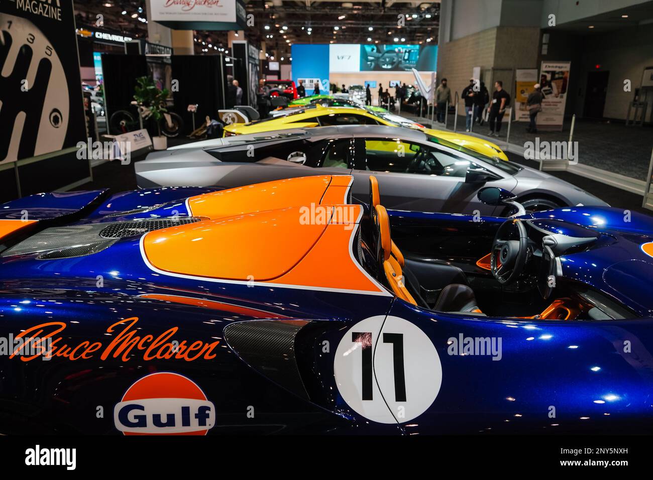 Luxury car showcase hi-res stock photography and images - Alamy