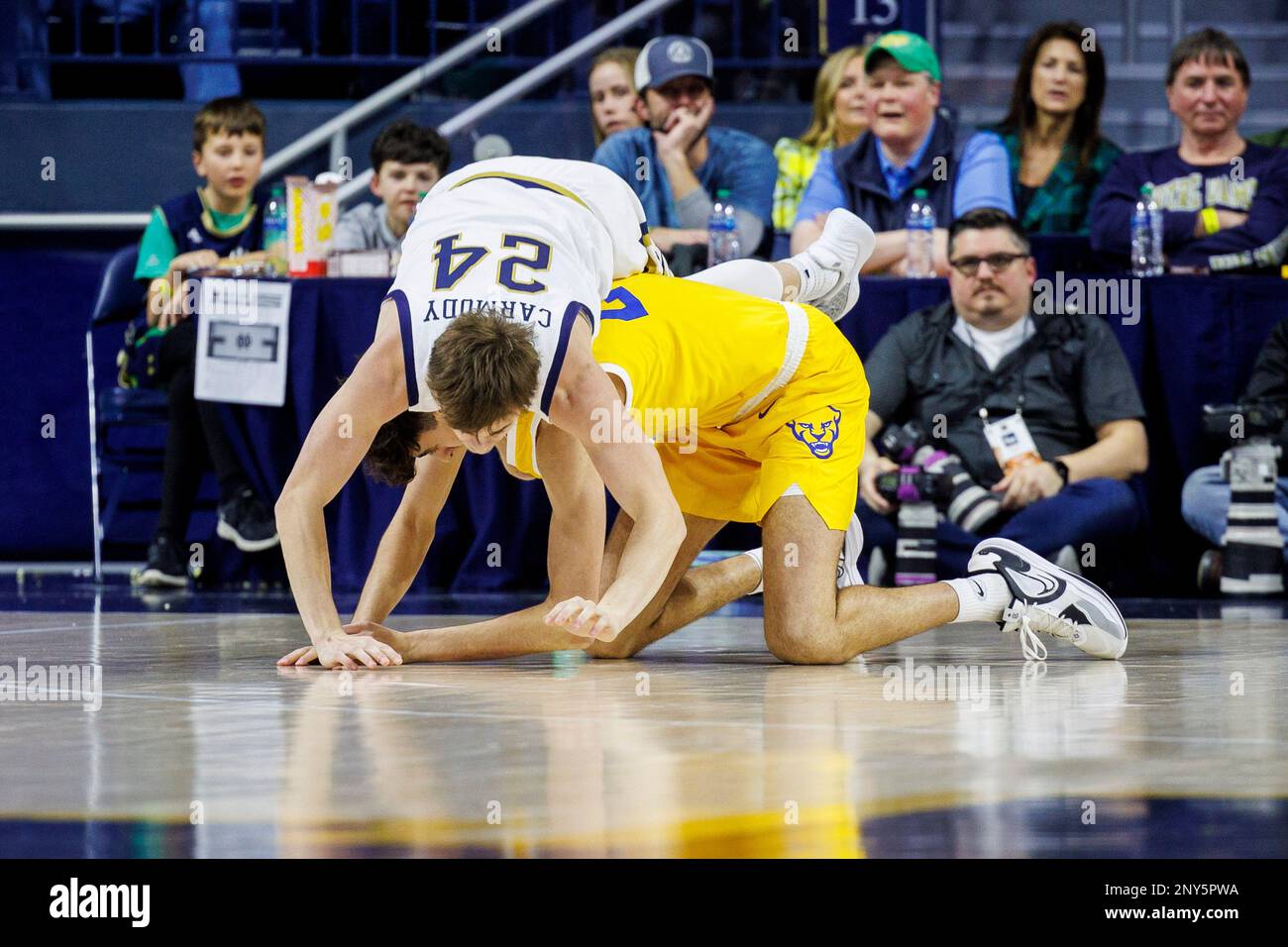 South Bend, Indiana, USA. 01st Mar, 2023. Notre Dame guard Robby ...