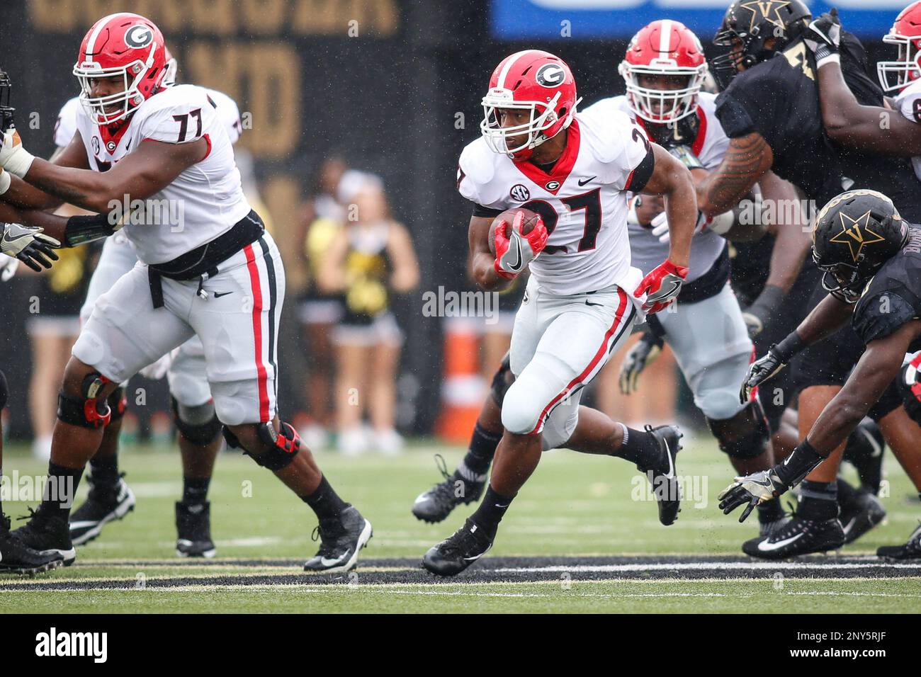 NASHVILLE, TN - OCTOBER 07: Georgia Bulldogs RB Nick Chubb (27) carries ...