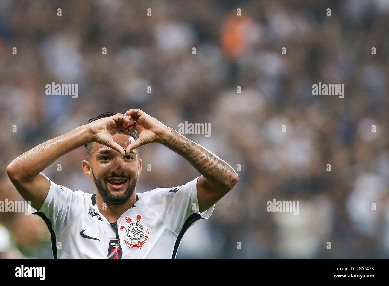 - Corinthians X Coritiba - Clayson of Corinthians celebrates his goal ...