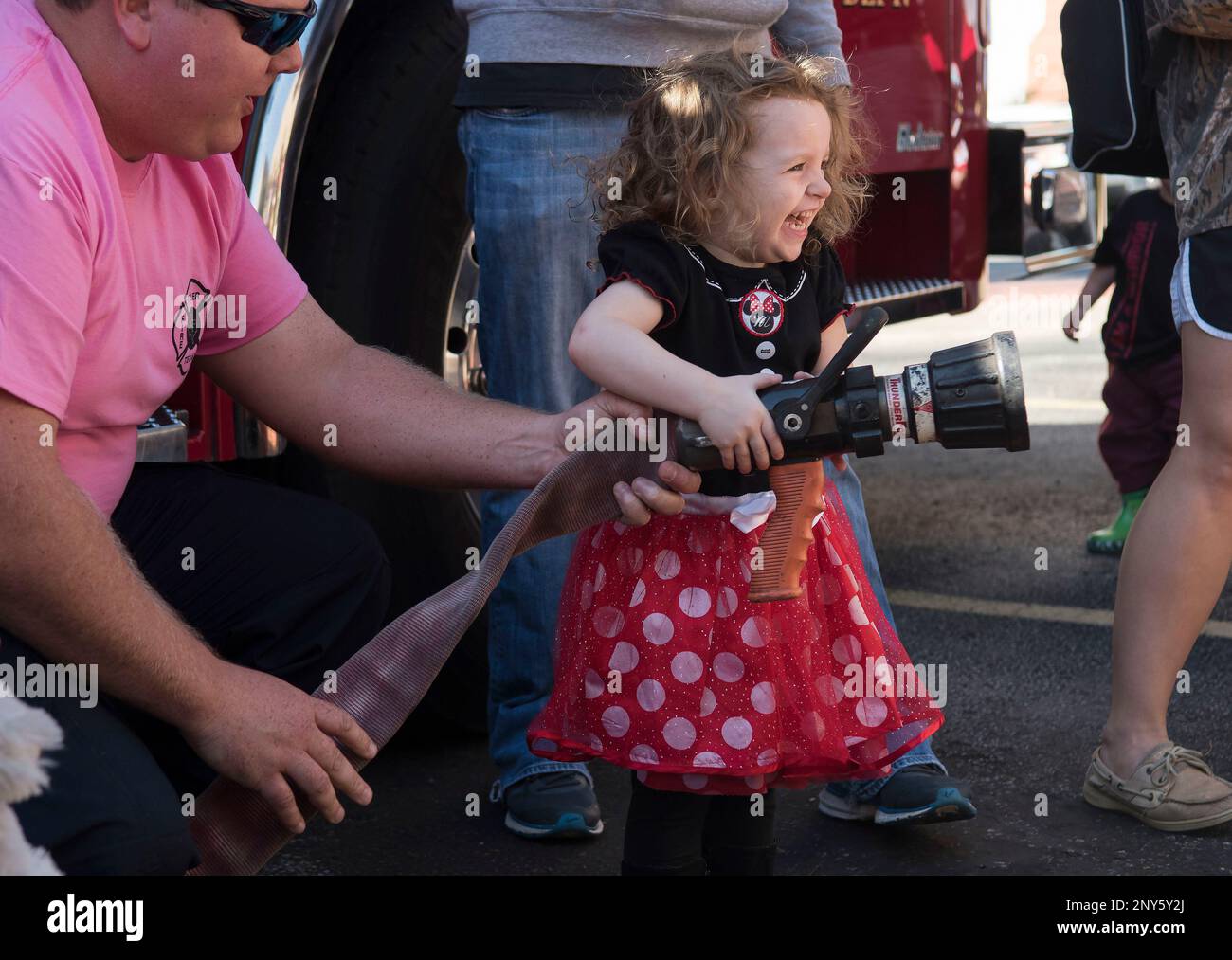 Tyler Fire Department firefighter Ryan Biggers lets Aubree Jackson, 3 ...