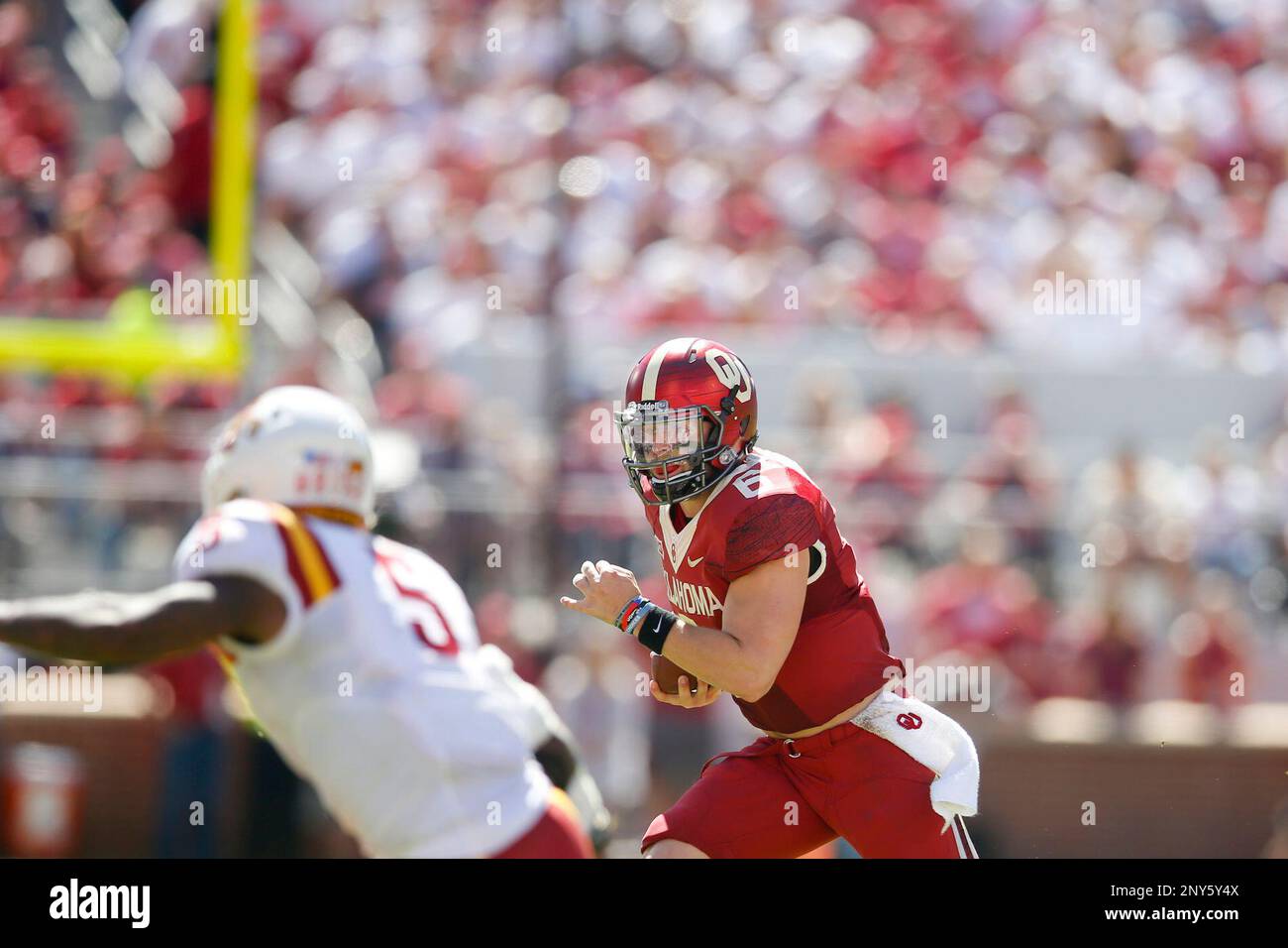 Oklahoma Sooners quarterback Baker Mayfield (6) runs the ball against Iowa State during the NCAA ...