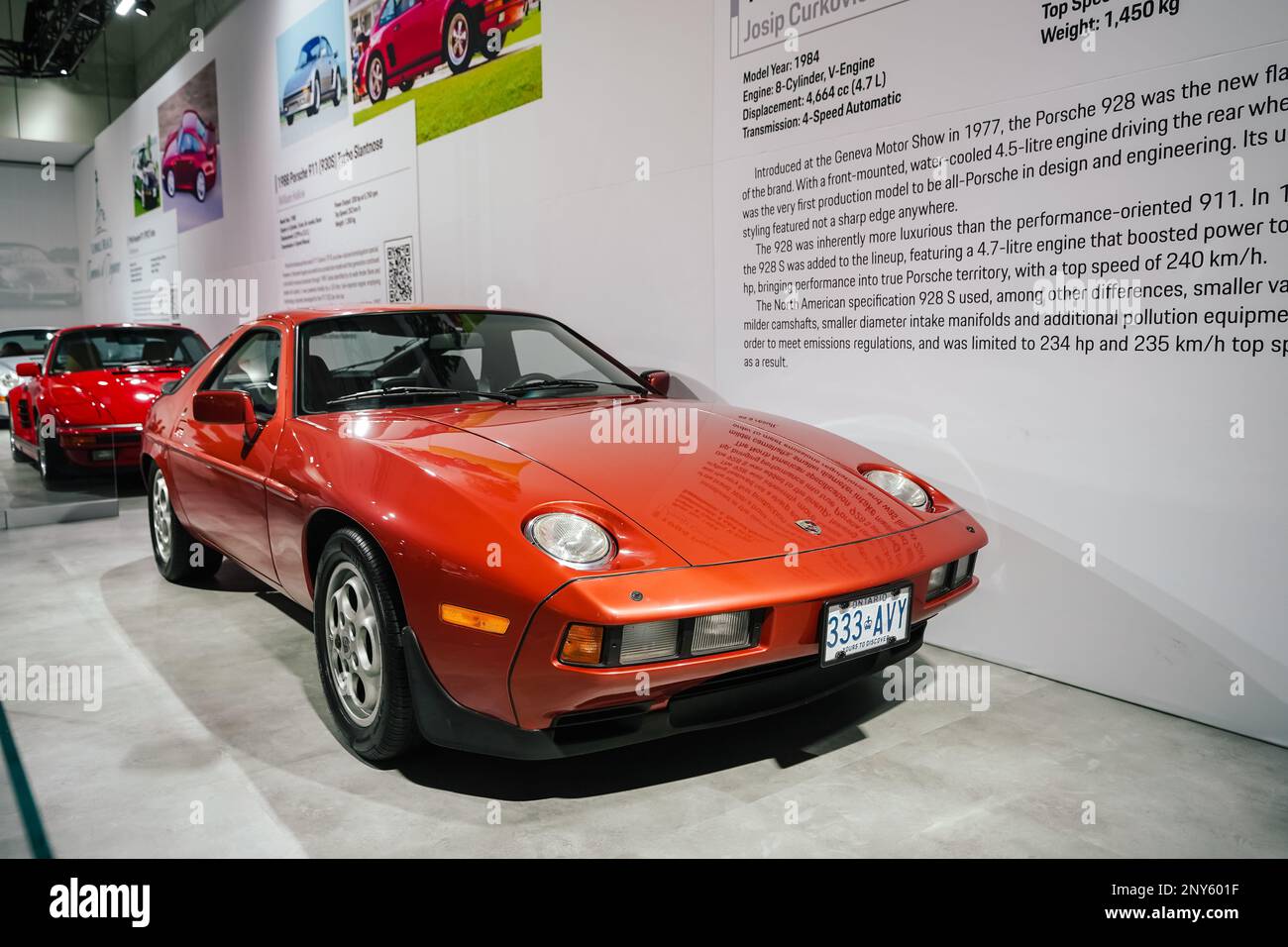 Orange 1984 porsche 928 s Stock Photo - Alamy